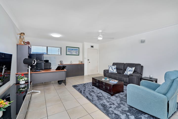 Urban Oasis W/ Wi-fi • Resort Pool • City Fringe - Cairns