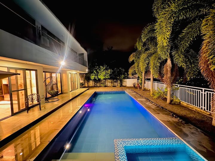 Sunvalley Clark Home Villa With Pool Very Spacious - Angeles