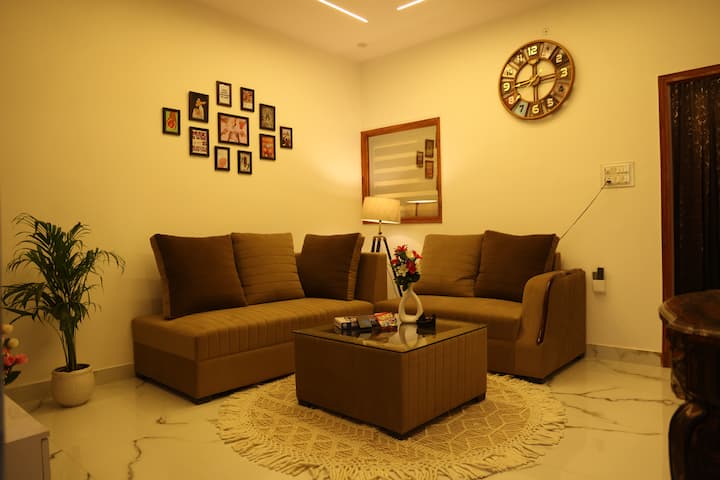 Saanjh– Evening Glow, Cozy & Elegant Rohini Sec 18 - Delhi