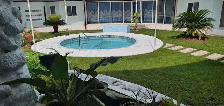 The Inner Circle: Pool, Pond, 5br Home 100%privacy - Bacong