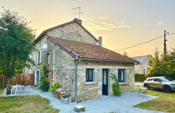 Rustic Off-grid Farmhouse | Valley Views | Nature - Bourganeuf