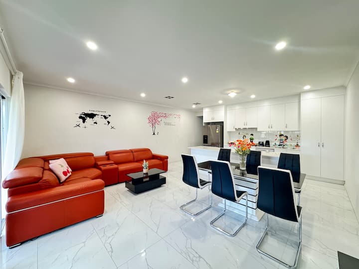 3br Modern Townhouse, 2.5 Baths, Central Location - 애들레이드