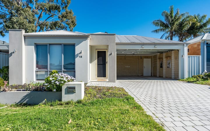 Morden 4br 3ba Home With Dual Kitchens - Perth