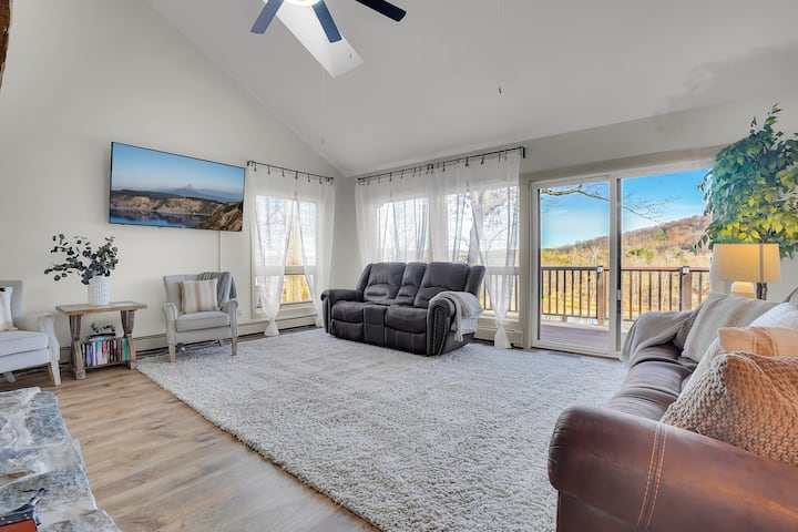 Large Luxury Lake Retreat, 10mi To Gettysburg - Emmitsburg, MD