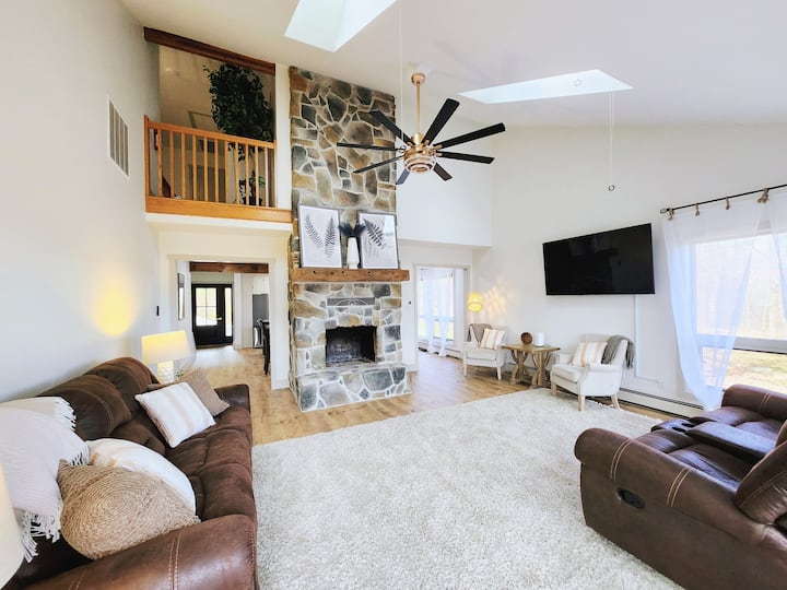 Retreat, Lake Front, Dock, Theater Room, Game Room - Emmitsburg, MD