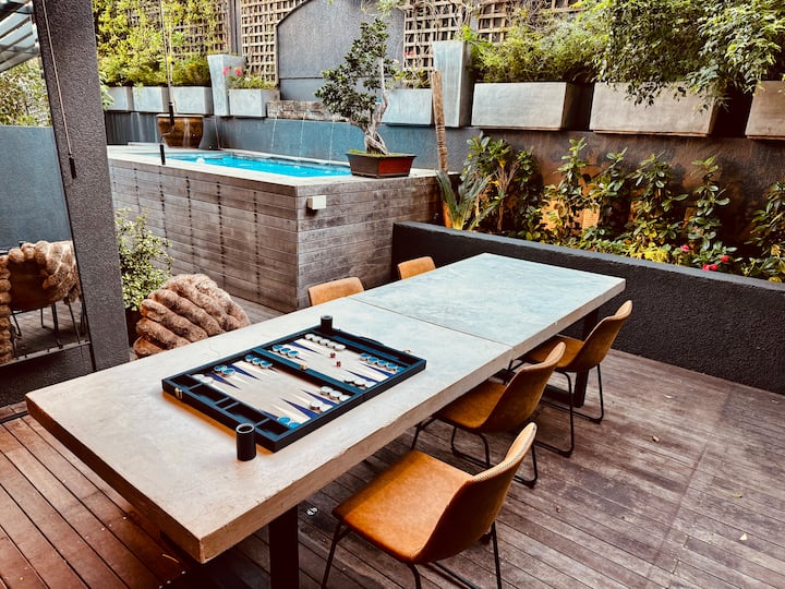 Green Point Escape | Private Sauna, Jacuzzi & Pool - Cape Town