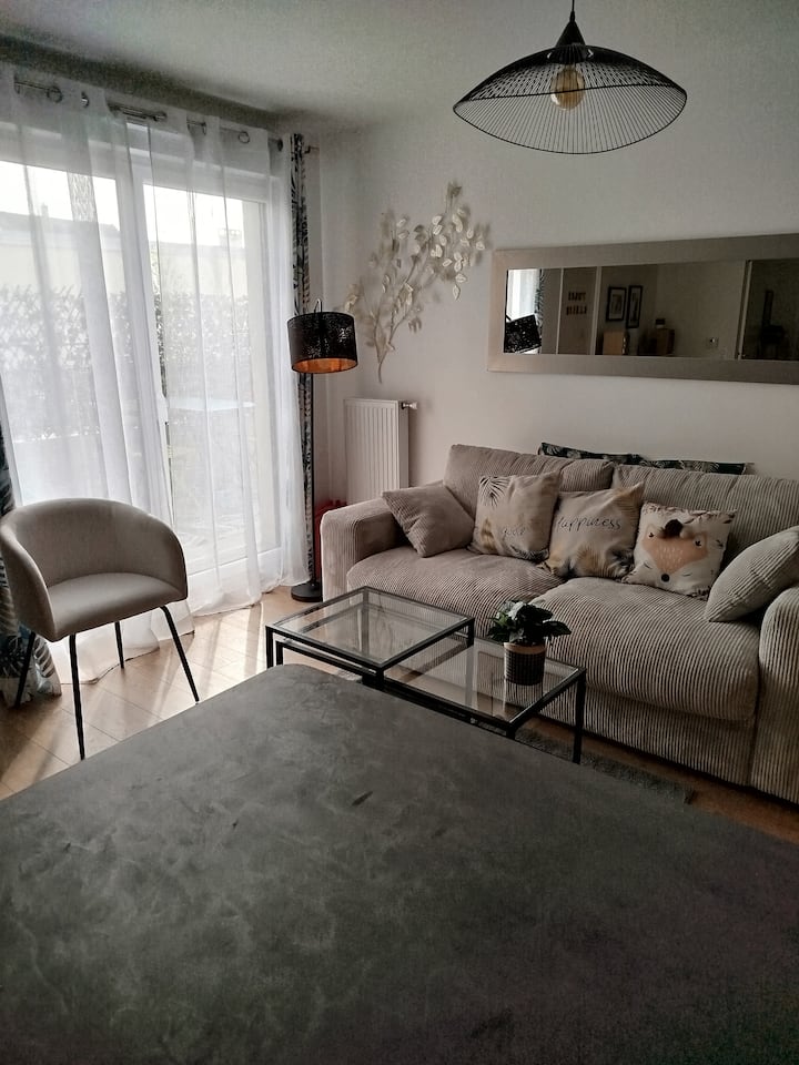 Appart 2chambres / Terrasse. 9min à Pied Métro 14 - Massy