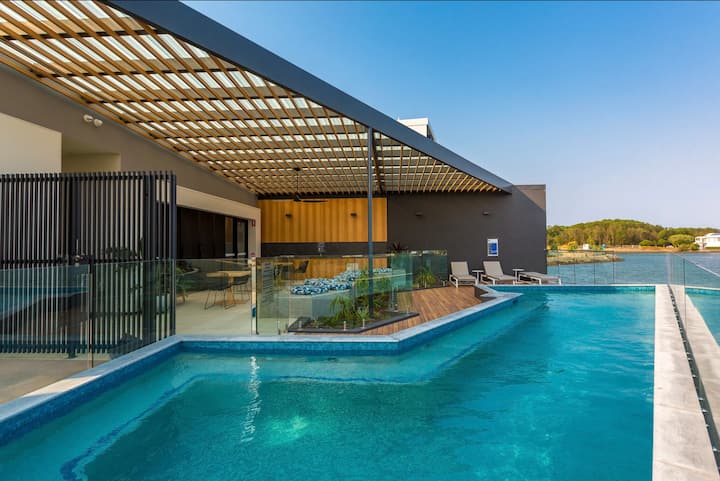 Waterview Hope Island House - Australian Outback Spectacular