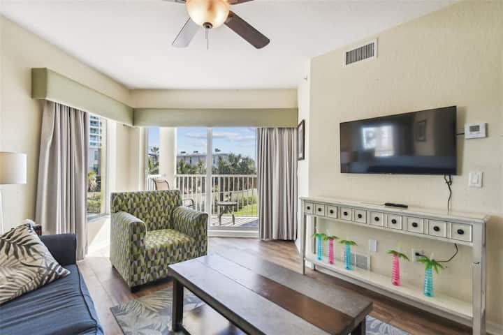 Sunset Beachfront Suite - Gulf Views Pool Paradise - St. Pete Beach, FL