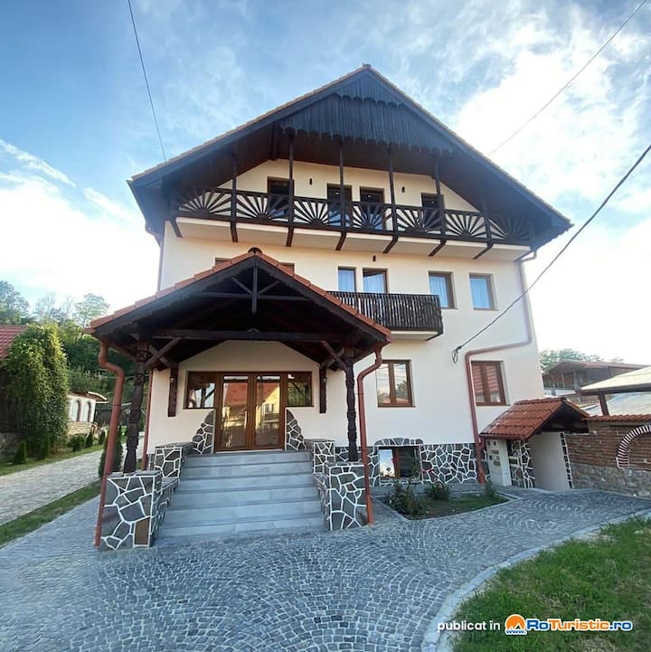 Pensiunea Colț De Rai - Cristian