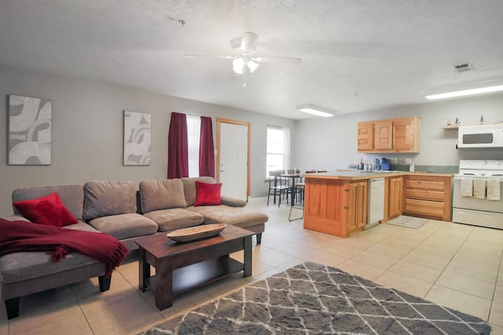 Pineland Drive Hideaway C - Oasis Resort, Gulfport