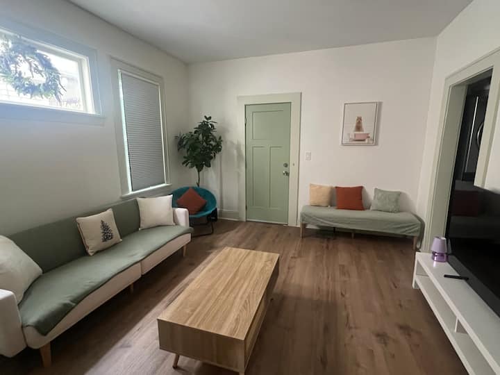 Cozy & Convenient 2 Br First Floor Apt - Englewood, NJ