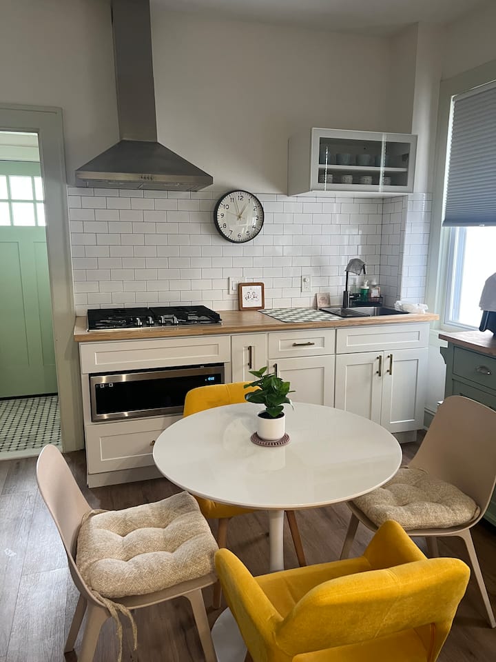 Cozy & Convenient 2 Br First Floor Apt - Fort Lee, NJ