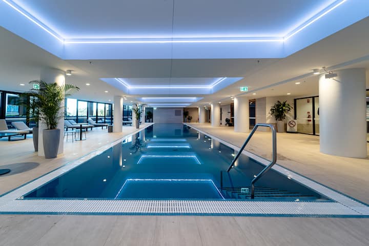 Lux 2br Apt In Woden | Pool, Gym, Sauna & Parking - Canberra