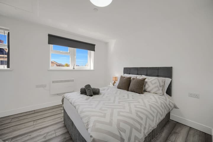 Modern 1br Flat + Patio | Near Cardiff - Cardiff