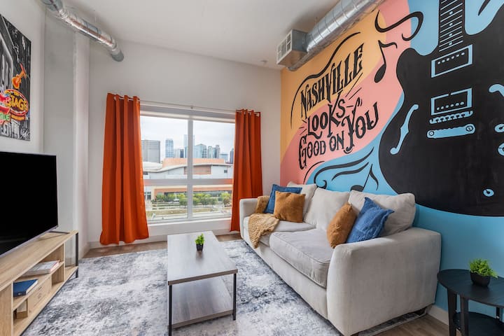 Nashville Vibes | 5 Min To Broadway | Pool & Gym - Nashville, TN