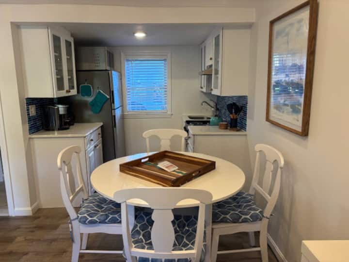 Enjoy Ogunquit Maine And 5th Tide Coastal Cottage! - Ogunquit, ME