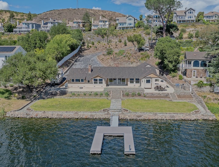 Lakefront Living - Thousand Oaks, CA