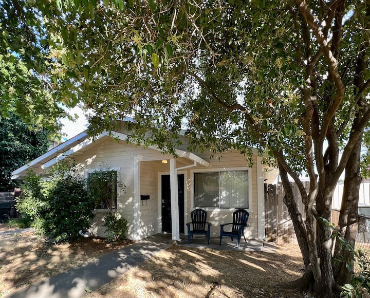 Bungalow In The Rainforest - Sacramento, CA