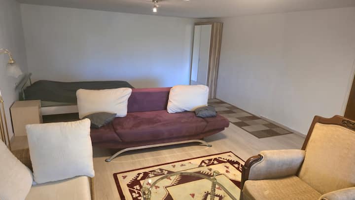 Nahe Zentrum · Bushalt 3 Min. - Würzburg