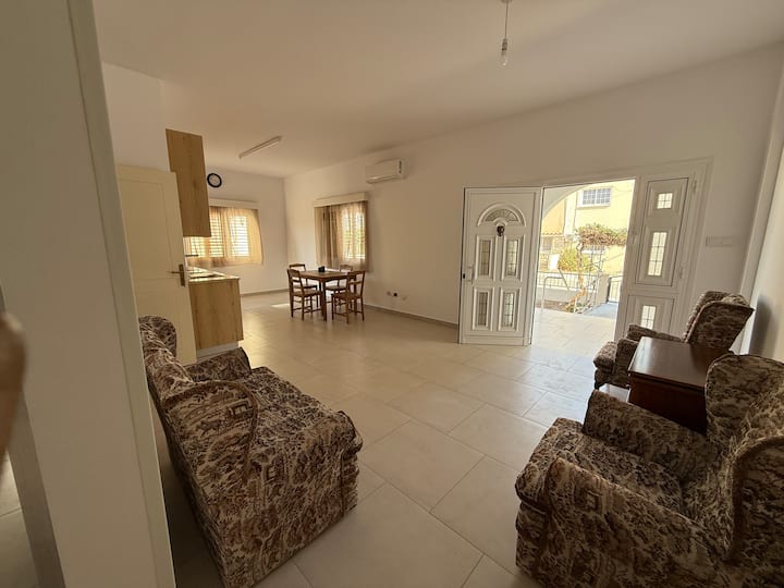 Charming 2br In Pervolia | Near Beach+free Parking - Перволия