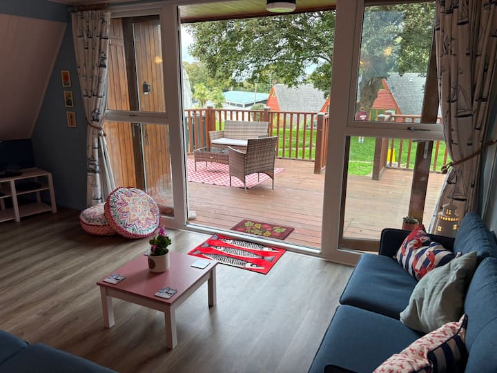 Gorgeous Sea Side Chalet. Amazing Indoor Pool. - Deal