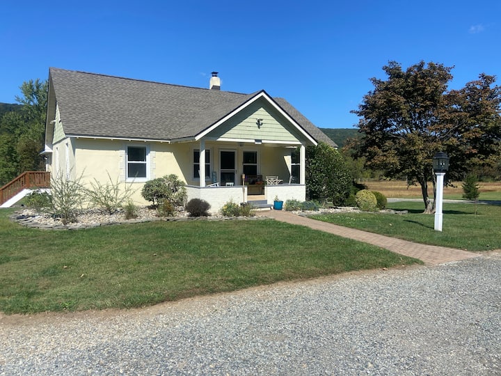 Secluded Yellow Farm House With Mountain View’s - Somerset County, NJ