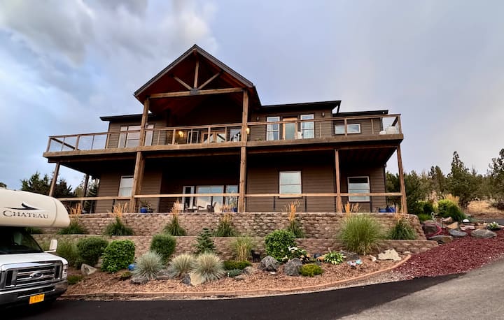 Home Is 4,200sqft, 3full Bath, 3bed, W) Epic Views - Prineville, OR