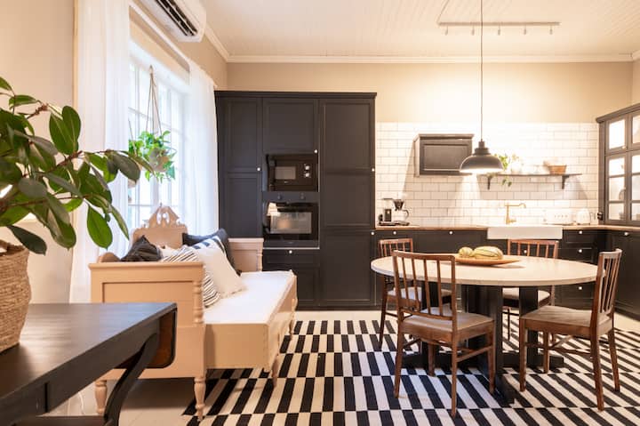 Historic Log House By The Sea - Oulu