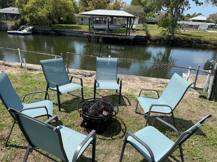 Home In Crystal River Fl Water Front/floating Dock - Crystal River, FL