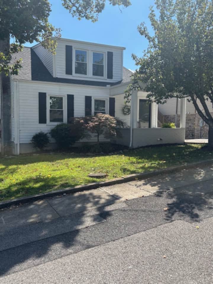 Bridgeview Cottage - Dandridge, TN