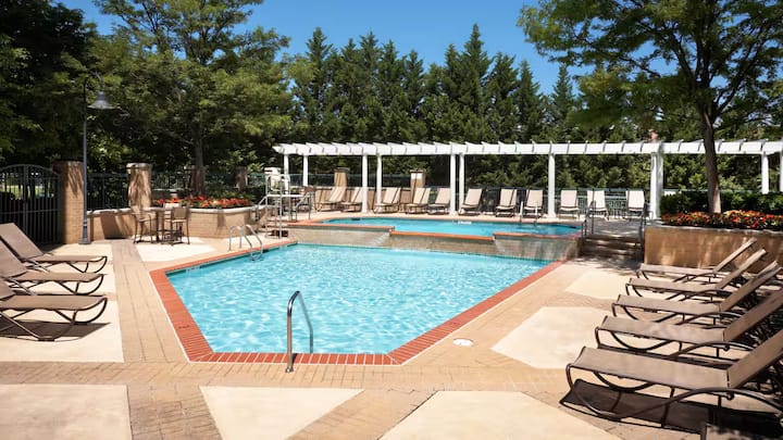 Downtown Arlington Apt | Walkable & Metro-friendly - Arlington, VA