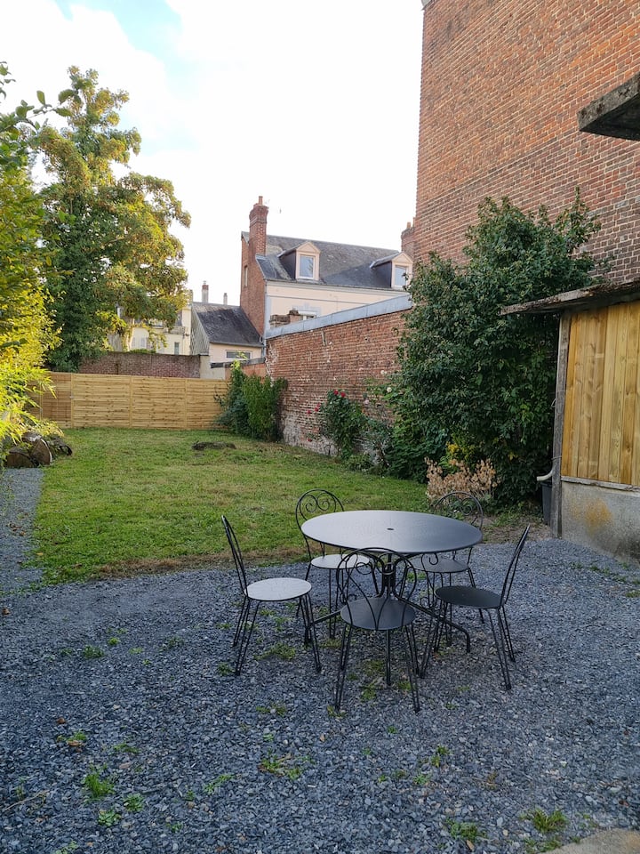 Maison De Ville Avec Jardin. - Lisieux