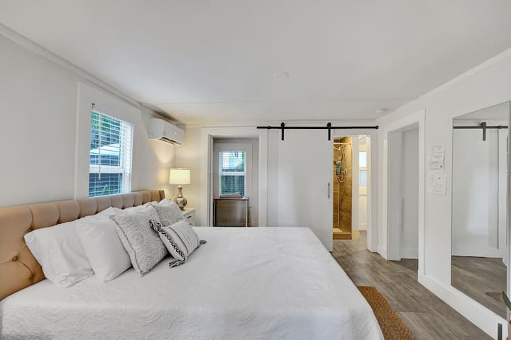 Serene Garden Level Apartment | Walk To Las Olas - Fort Lauderdale