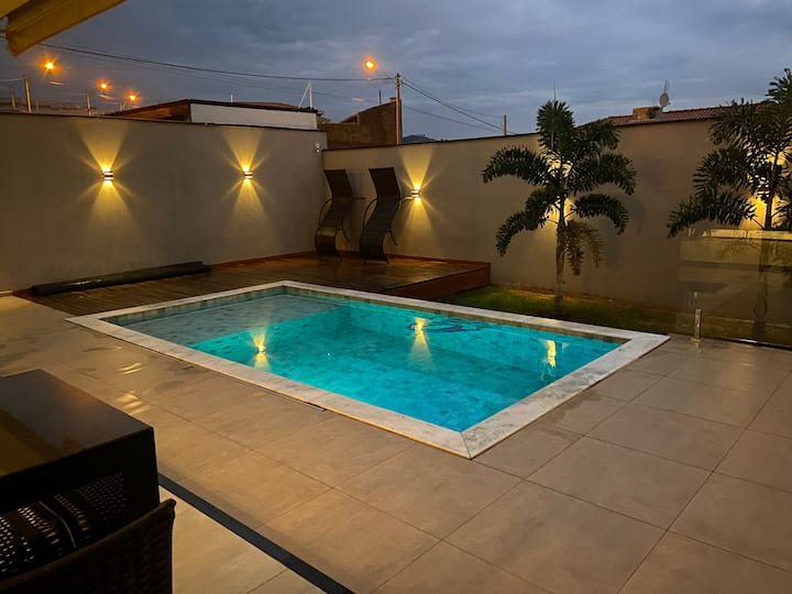 Casa Espaçosa Em Bairro Tranquilo De Monte Alegre. - Amparo