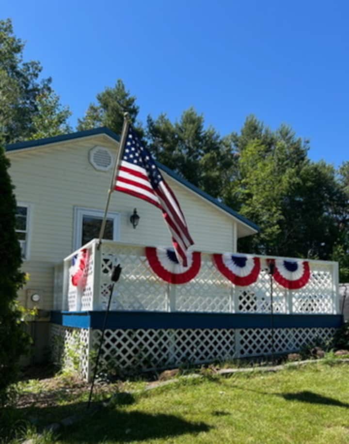 Camp Looney: Lake Access & Pet Friendly - New Hampshire