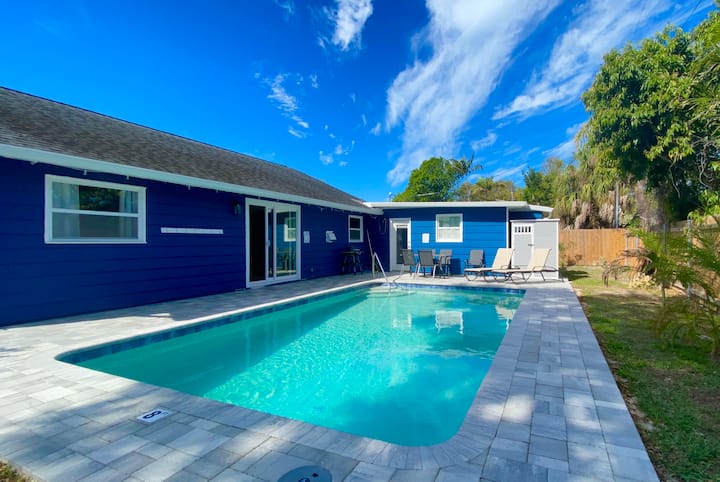 Peaceful Oasis With Pool Near Downtown And Beaches - Sarasota, FL