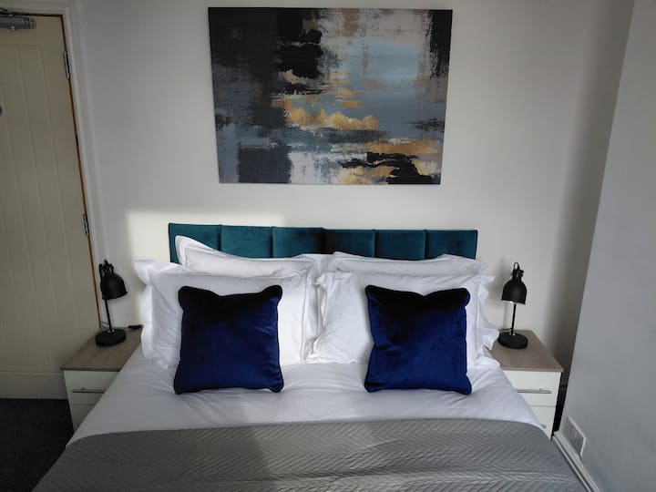 5 Bedroom/2 Bath City House Leicester Stadium - Leicester