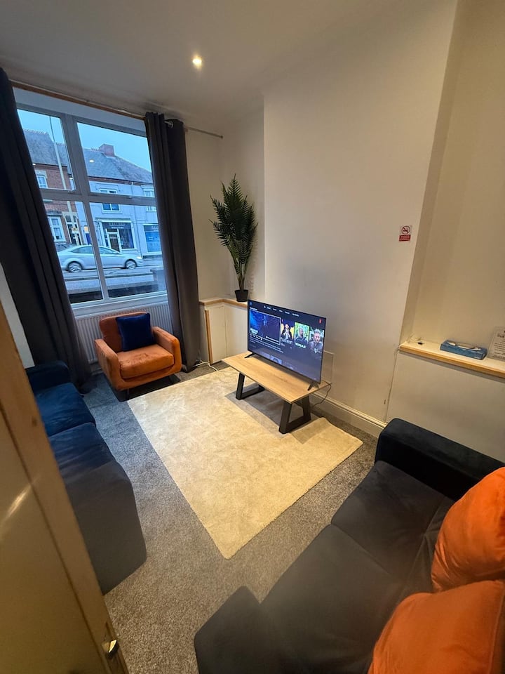 5 Bedroom/2 Bath City House Leicester Stadium - Leicester