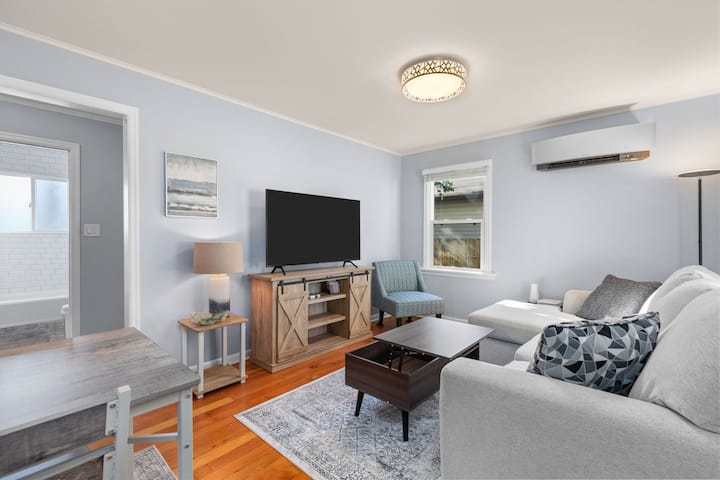 Fully Remodeled Bungalow In Prime Location! - SeaTac, WA