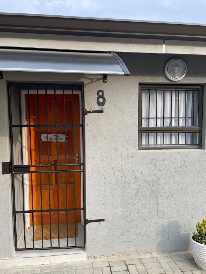 Unit 8. 1 Bedroom Apartment - Ladysmith