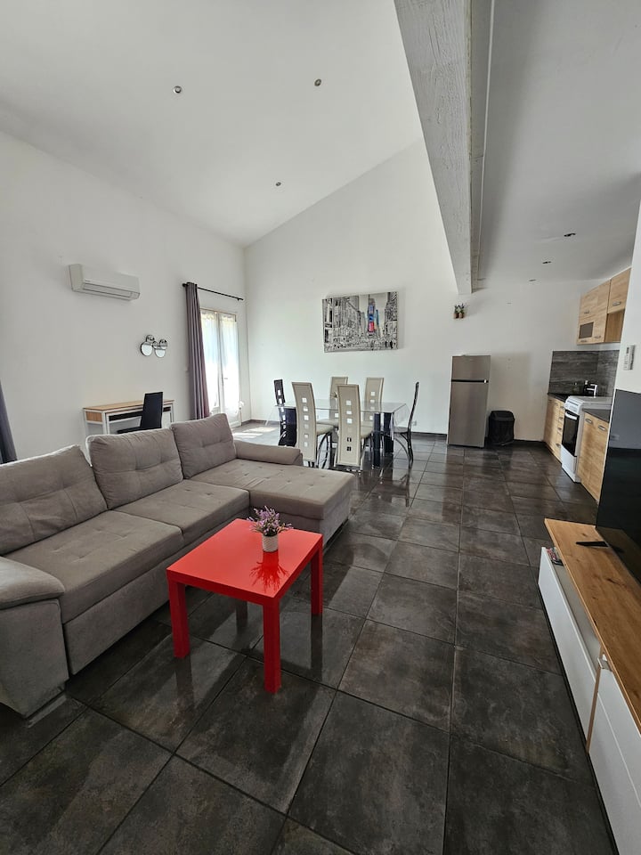 La Ferme De La Garde. - Pierrelatte