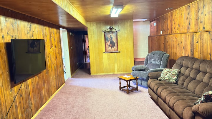 Country Retreat – Private 2br Basement Suite - Williams Lake