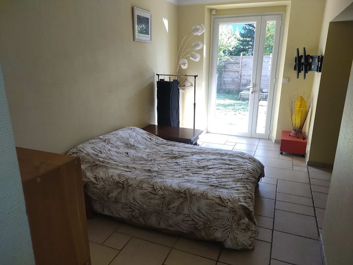 Studio 30 M² En Rez De Jardin - Le Rozier