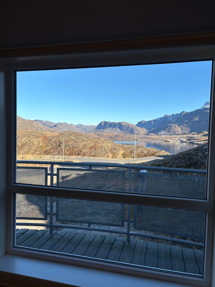 Hyggelig Lejlighed PÃ¥ Den Anden Side Af Broen - Greenland