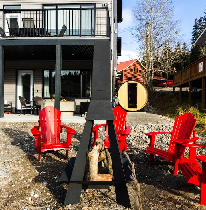 Walkout Basement Spa Suite | Alpine Retreat - Blairmore