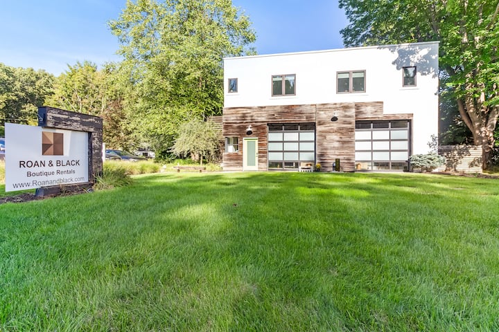 New Listing! Artful Loft Retreat In Saugatuck - Saugatuck, MI