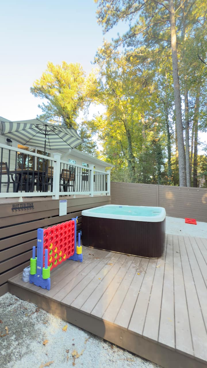 Hot Tub • Fire Pit • Outdoor Movies • Bbq • Games - Raleigh, NC