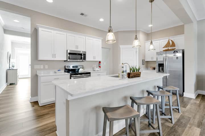 4br/ 3.5ba Coastal Luxury – Walk To The Boardwalk - Virginia Beach, VA