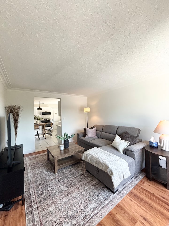 Cozy And Spacious Main Floor 3 Bedroom - Greater Sudbury